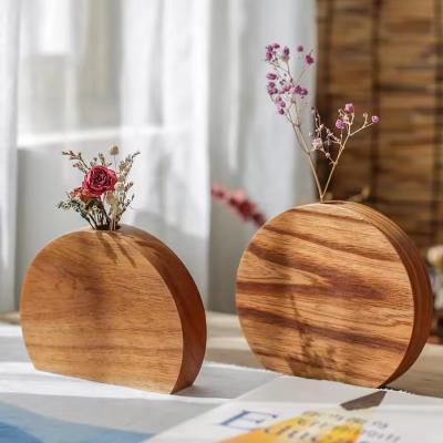 China Modern Design Style Wooden Vase Capable of Inserting Flowers for Anniversary Occasion for sale