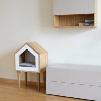 China Indoor Cat Tree Oak Wood Cat House in Natural Wood Color with Storage Containers for sale