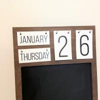 China All-Season Wooden Frame Daily Reminder Chalk Board for Kitchen Decor and Organization for sale