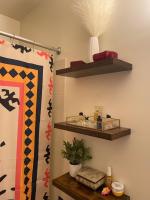 China Natural Wood Floating Shelves for Wall Display Living Room Furniture OEM Storage for sale