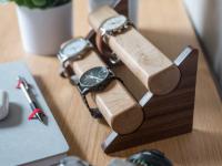 China Walnut Wood Adjustable Jewelry Stand for Wristwatch Storage in Christmas Holiday Gift for sale