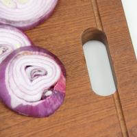 China Functional Solid Wood Cutting Board with Handle Custom Size Sustainable Printing Burned for sale