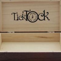 China Customizable Logo and Color Wooden Cigarette Case with Varnished Finish for sale
