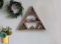 China Minimalist Design Wooden Triangle Wall Shelf Crystal Display Shelves for Home Storage for sale