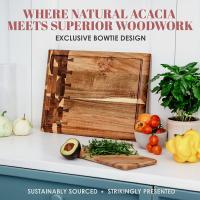 China Eco-friendly Wood Cutting Board with Built-in Juice Groove and Removable Containers for sale