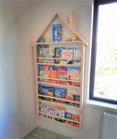 China 202406 Baby Bookcase Wooden Wall Montessori Solid Wood Nursery Wall Rack Custom Size for sale