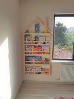 China 202406 Baby Bookcase Wooden Wall Montessori Solid Wood Nursery Wall Rack Custom Size for sale