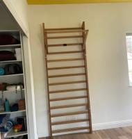 China Customized Logo Wooden Pull Up Bar Home Gym Equipment for Chin Up Exercises for sale