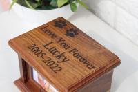 China Pet Caskets Urns Wooden Keepsake Box for Lovingly Storing Ashes of Beloved Dog or Cat for sale
