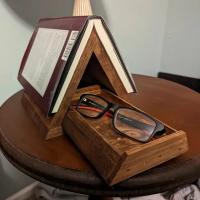China Square Mini Wooden Box Book Holder for Bed Room Wooden Triangle Book Rest Night Stand for sale