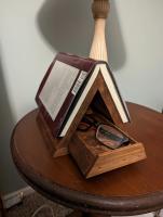China Square Mini Wooden Box Book Holder for Bed Room Wooden Triangle Book Rest Night Stand for sale