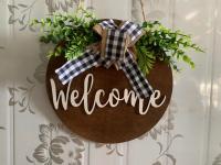 China Solid Wood Front Door Decoration Plywood Welcome Sign for Farmhouse Porch Spring for sale