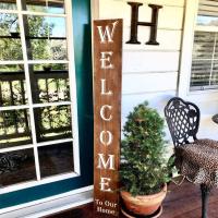 China Rustic Style Wooden Welcome Sign Hand-Painted for a Unique and Personalized Look for sale