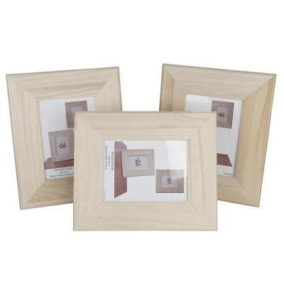 China Desktop Natural Wooden Photo Frame with Timeless Design 8.2 x 0.6 x 10.6 inches for sale