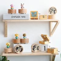 China Custom Maple Walnut Hand Crank Music Box for Christmas Birthday Valentine Holiday Gift for sale