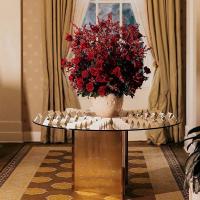 China Wiltshire Round Table with Tempered Glass and Stainless Steel Base Modern Design for Hotel Dining Application for sale