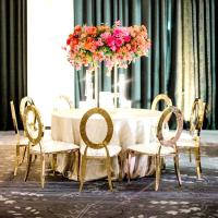 China Modern Gold Chiavari Louis Chairs Hole Back Velvet Wedding Dining Living Room Outdoor Home Hotel Stylish Metal Restaurants for sale