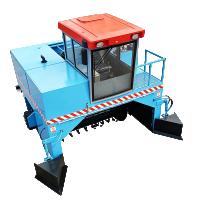 China Terrain Adaptive Windrow Composting Machine Turner For Organic Fertilizer Production for sale