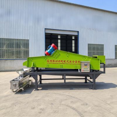 China Inclined Climbing Vibrating Screen Solid‑Liquid Separator Combined With Screw Extrusion Dewatering Machine for Breeding Plant for sale