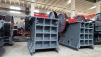 China Jaw Mounted Crusher Rock Crushing Machine with Professional Engineer Assigned and 1year for sale