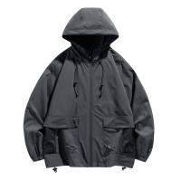 China Waterproof Breathable Sports Coat with Ergonomic Fit for Hiking and Outdoor Activities for sale