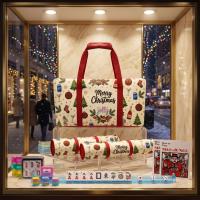 China Vintage Christmas Aesthetic Large-Capacity Makeup Handbag with Water-Resistant Fabric for sale