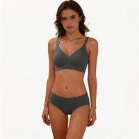China Seamless Jelly Sports Bra with Removable Padding Moisture Wicking and Tag-Free Design for Everyday Lounge Wear for sale