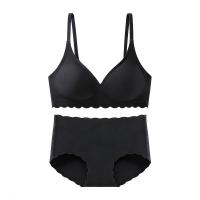 China Seamless Jelly Sports Bra with Moisture-Wicking Fabric, Adjustable Shoulder Straps & High Durability for sale
