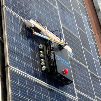China DC Motor Solar Panel Cleaning Robot for Photovoltaic Farm Cold Water Washing 24V for sale
