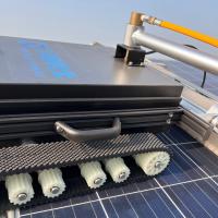 China Intelligent Solar Cleaning Robot 24V Lithium Battery 1100mm Brush Head for sale