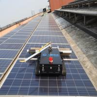 China Intelligent Crawling Solar Panel Cleaning Robot 24V Lithium Battery 2 Pack for sale