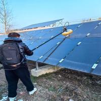 China Portable Solar Panel Cleaning Brush 5.5m Telescopic Pole Dual Supply for sale