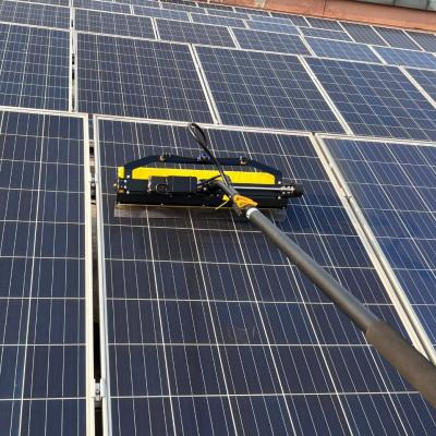 China Durable Water-Feed Telescopic Cleaning Brush for Photovoltaic Washing 5 Section for sale