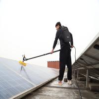 China Carbon Fiber Handle Aluminum Alloy Rod PV Panel Manual Water Spray Cleaning Brush 80cm for sale