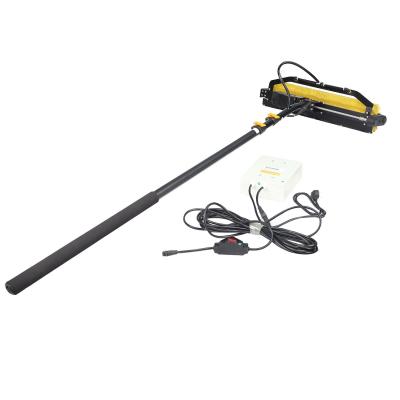 China Solar Panel Cleaning Machine with Adjustable 7.5ft Aluminum Pole and Lithium Battery for sale