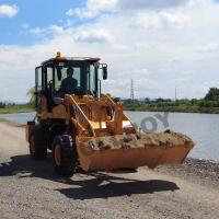 China Mini Articulated Wheel Loader Machine 20.5-16 Tire Small Construction Loader for sale