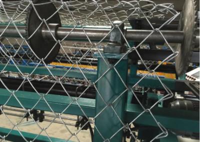 China Low Noise Chain Link Fence Weaving Machine High Working Efficiency Large Capacity for sale