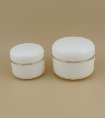 China Round-Edged White Plastic Cream Jar With Silvery Edge For Female Lotion for sale