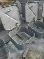 China Non - Weathertight Ship Hatch Cover 6 Wedge Shape Dogs Round Angle for sale