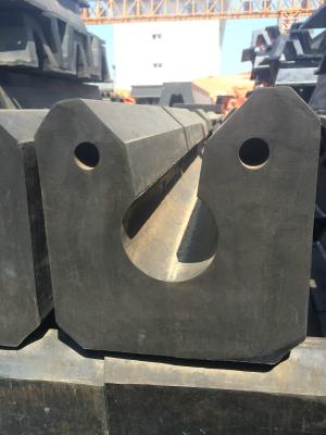 China Keyhole Type Rubber Fenders for Vessel Protection and Shock Absorption in Marine Industry for sale