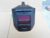China Auto Darkening Welding Helmet with 1/30000 s Switch Time Solar Powered and ANSI Z87.1 Compliant Welding Mask for sale