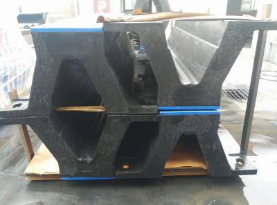 China Arch Type Marine Rubber Fender w/UHMW-PE Face Pads Bolting for sale