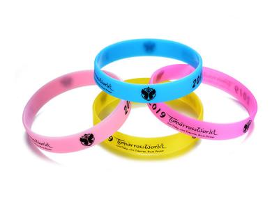 China Custom Glow in the Dark Silicone Bracelet Wristband 202x12x2mm OEM Logo for sale