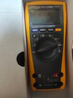 China Fluke 179 True RMS Digital Multimeter with Built-In Thermometer - CAT III 1000V, CAT IV 600V Safety Rating for sale