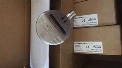 China IFM SI5002 Flow Monitor with M12 Connector 19-36V DC and 30 Bar Pressure Rating for sale
