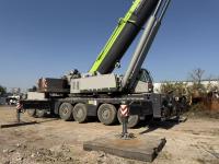China 4 Support Mats Equipped ZOOMLION Mobile Truck Crane Featuring 51m Boom Length Ideal for Large Scale Construction for sale