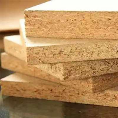 China 18mm OSB Board 1220x2440mm Waterproof OSB3 Plywood Panel with 620-730kg/m³ Density for sale