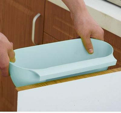 China Creative Plastic Wastebaskets, Multifuctional Hanging Trash Can Waste Bins Deskside Recycling Garbage Container for sale