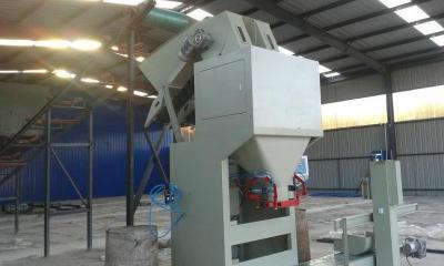 China Belt Type Coal Bagging Machine Charcoal Flake Briquette 10 - 50kg for sale
