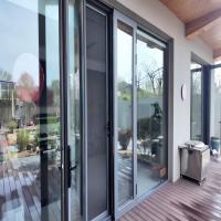 China Skate Modern Aluminum Casement Soundproof Doors For Elegant Patio for sale
